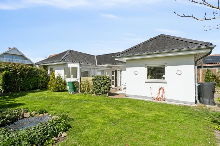 Strandalleen 8 - Villa til Salg | danbolig